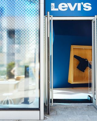 WELCOME TO LEVI'S® POP UP STORE